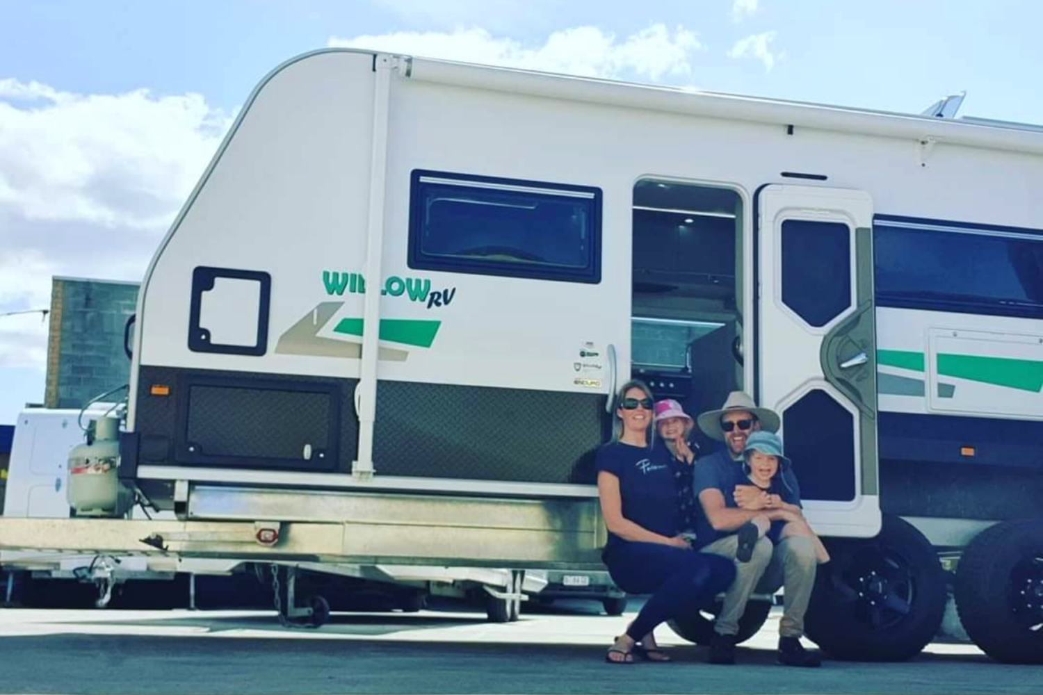 Families Who Are Funding Full-Time Travel - Free to Explore